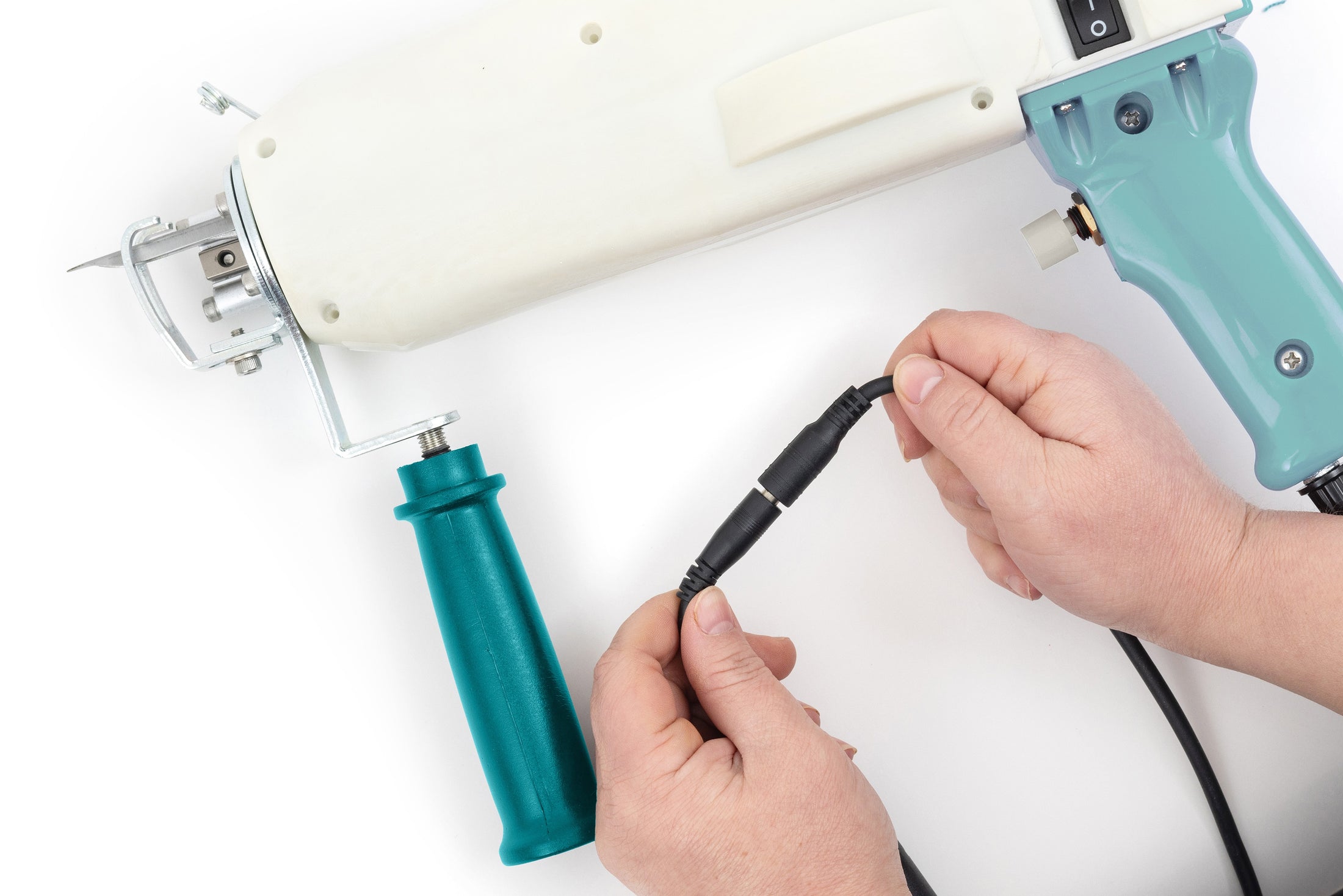 We R Memory Keepers Easy Tuft Tufting Tool – American Crafts